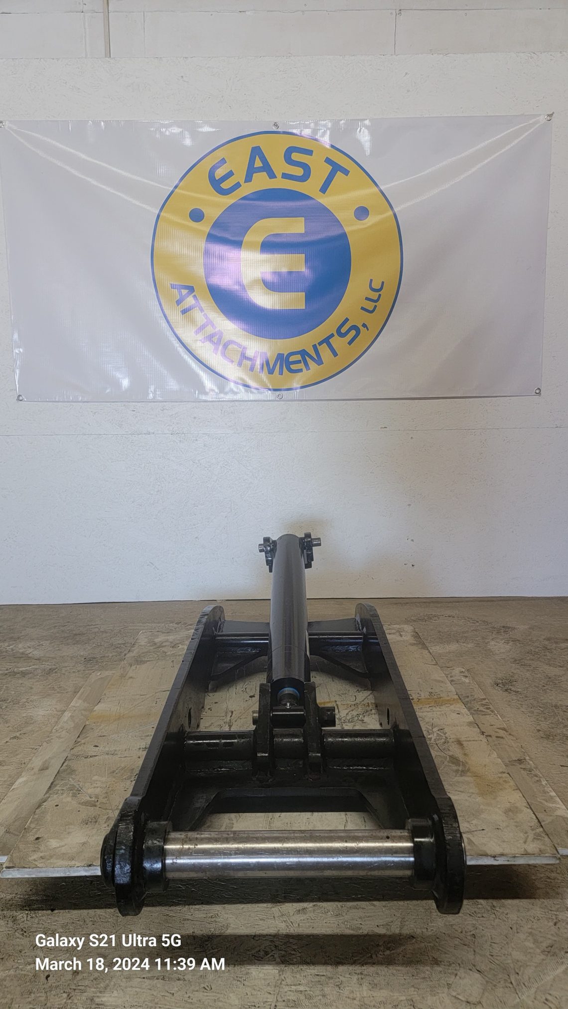 POT Pin On Thumb – Case 580 Super L - East Attachments