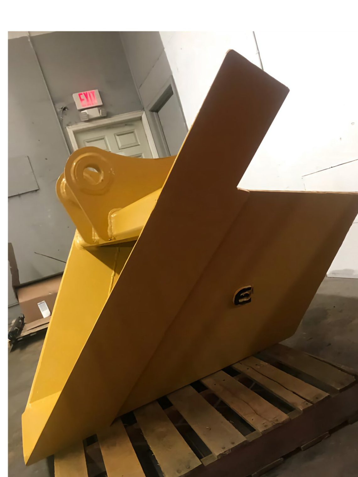 Trapezoid Bucket with Wings - East Attachments